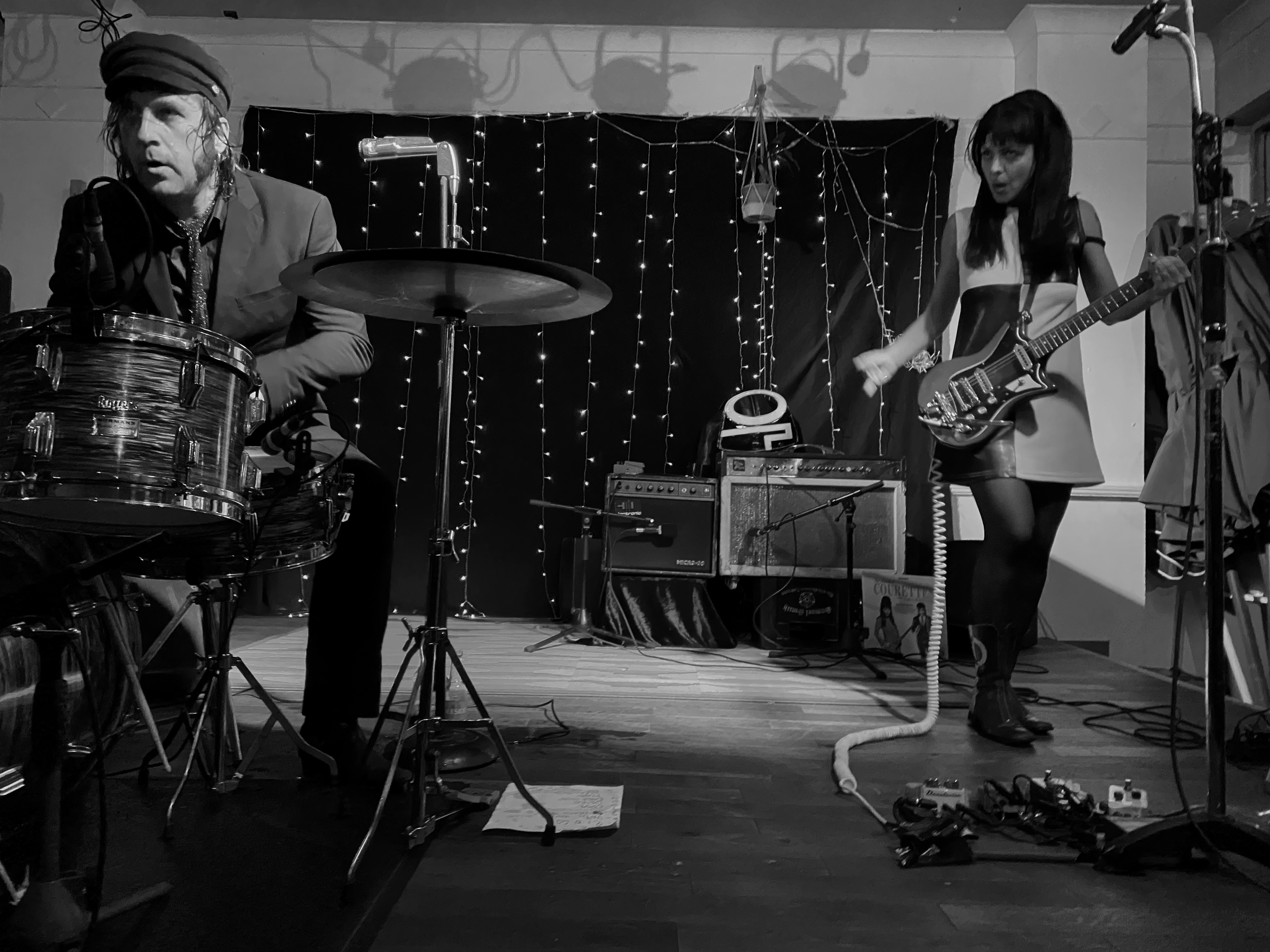 The Courettes - in Mono - The Ginger Quiff - live review