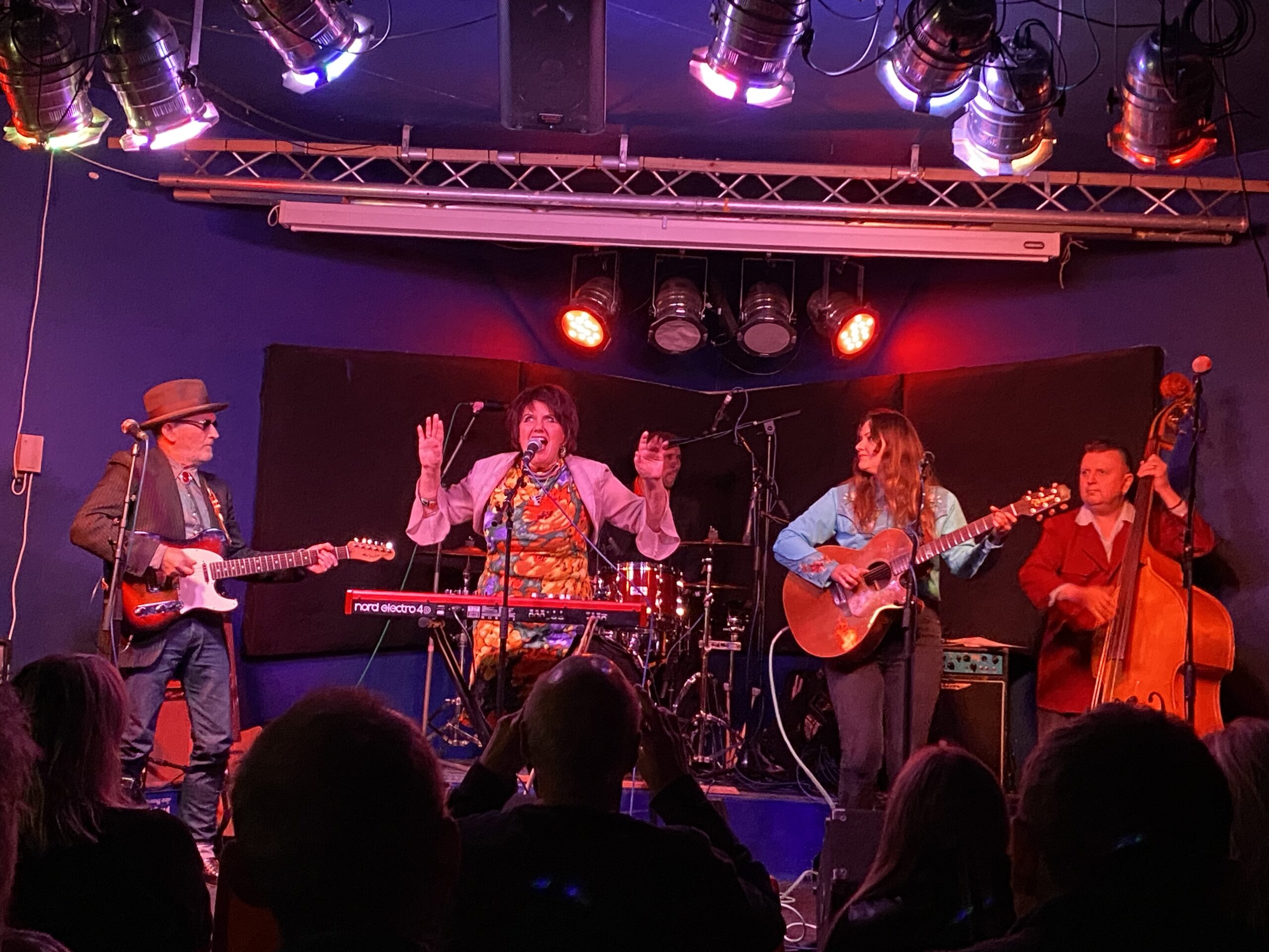 The Countess of Fife live in The Glad Cafe - The Ginger Quiff